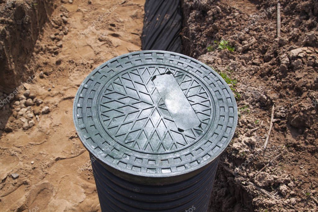 vista de las tuberías de drenaje y pozo de inspección para la ...