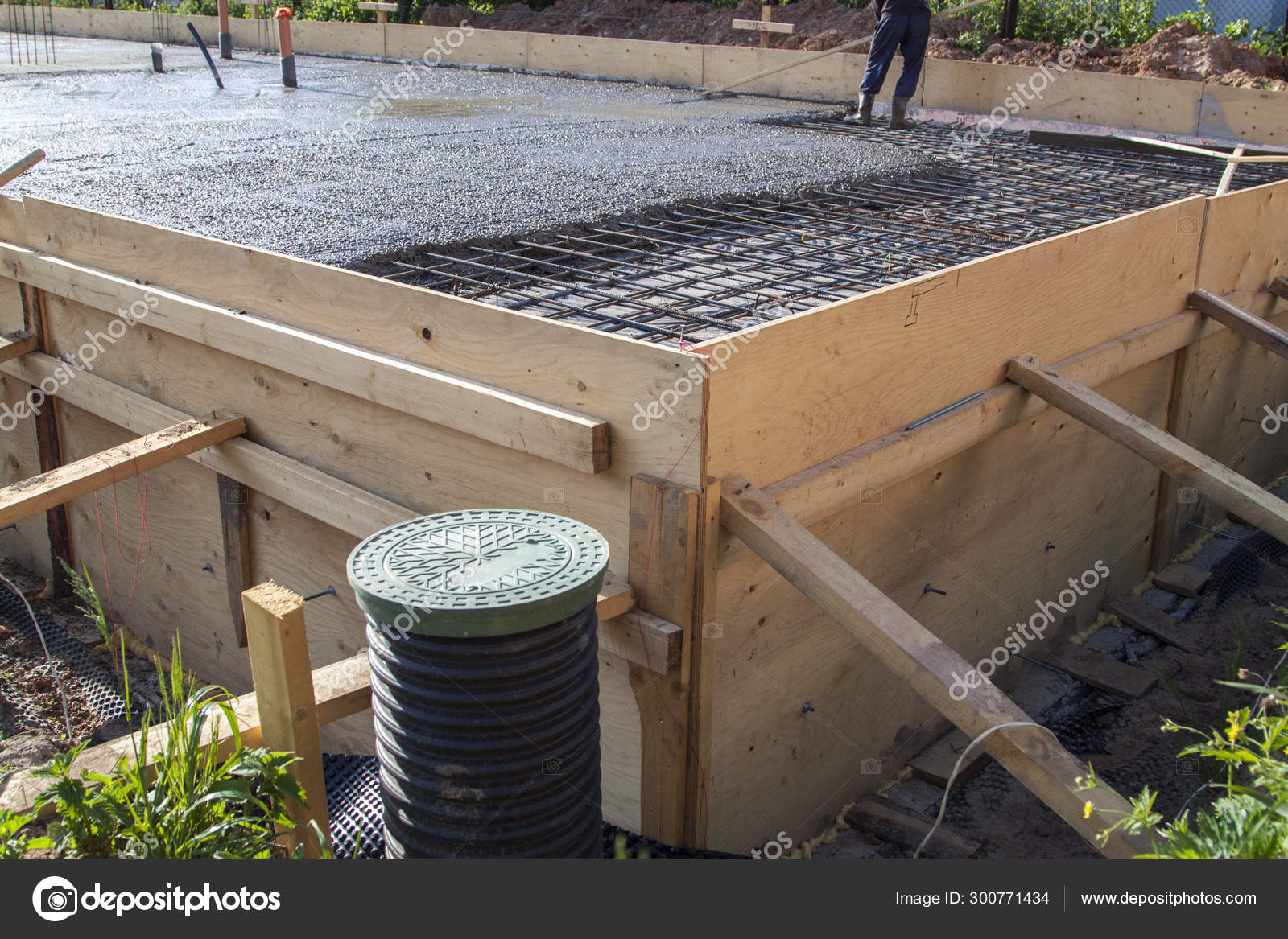Worker leveling fresh concrete slab with a special working tool Stock ...
