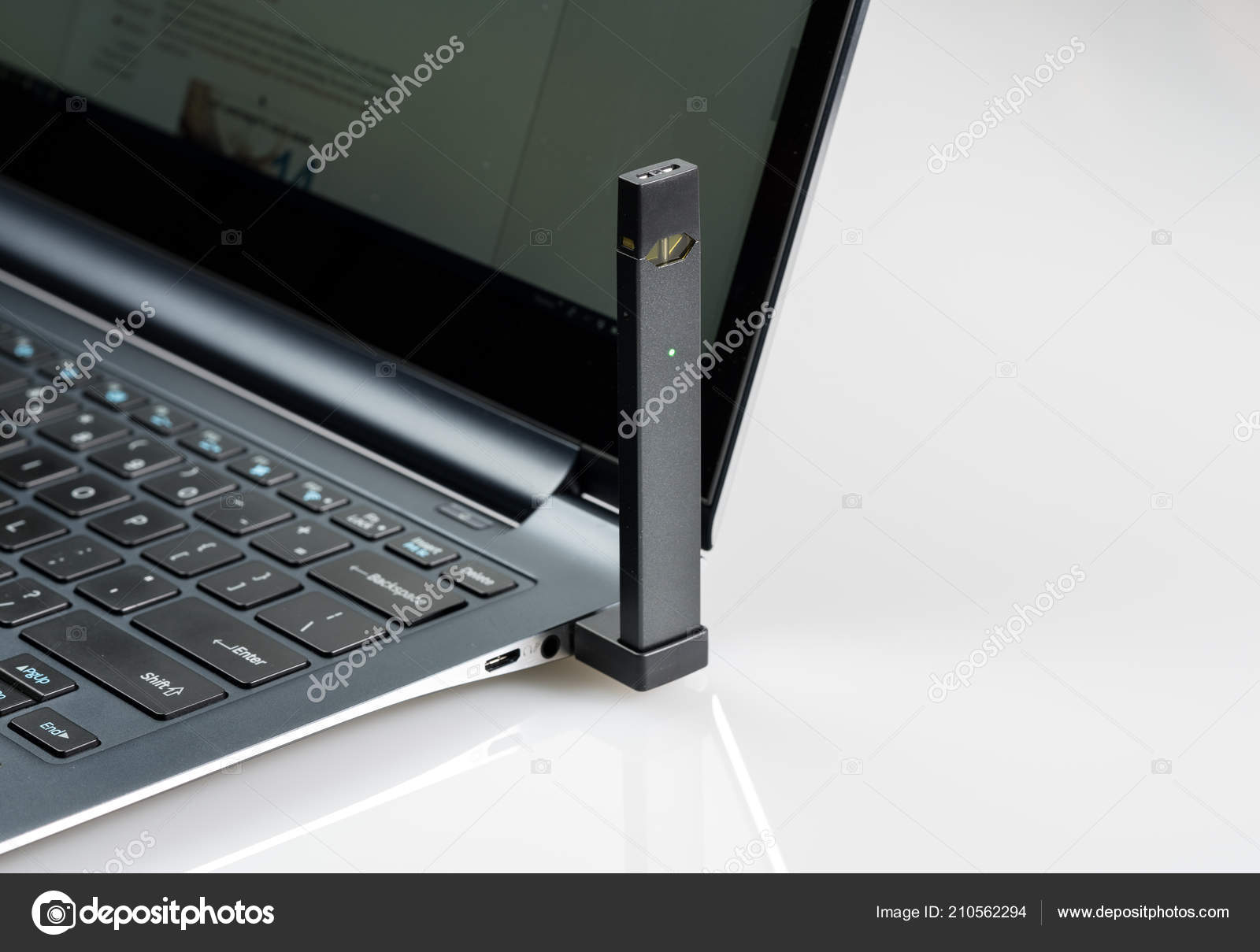 JUUL nicotine dispenser beng charged in laptop – Stock Editorial Photo ...