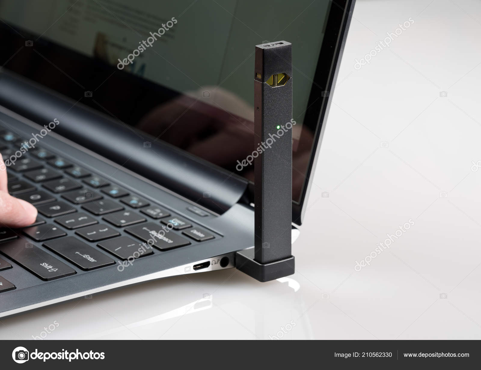 JUUL nicotine dispenser beng charged in laptop – Stock Editorial Photo ...