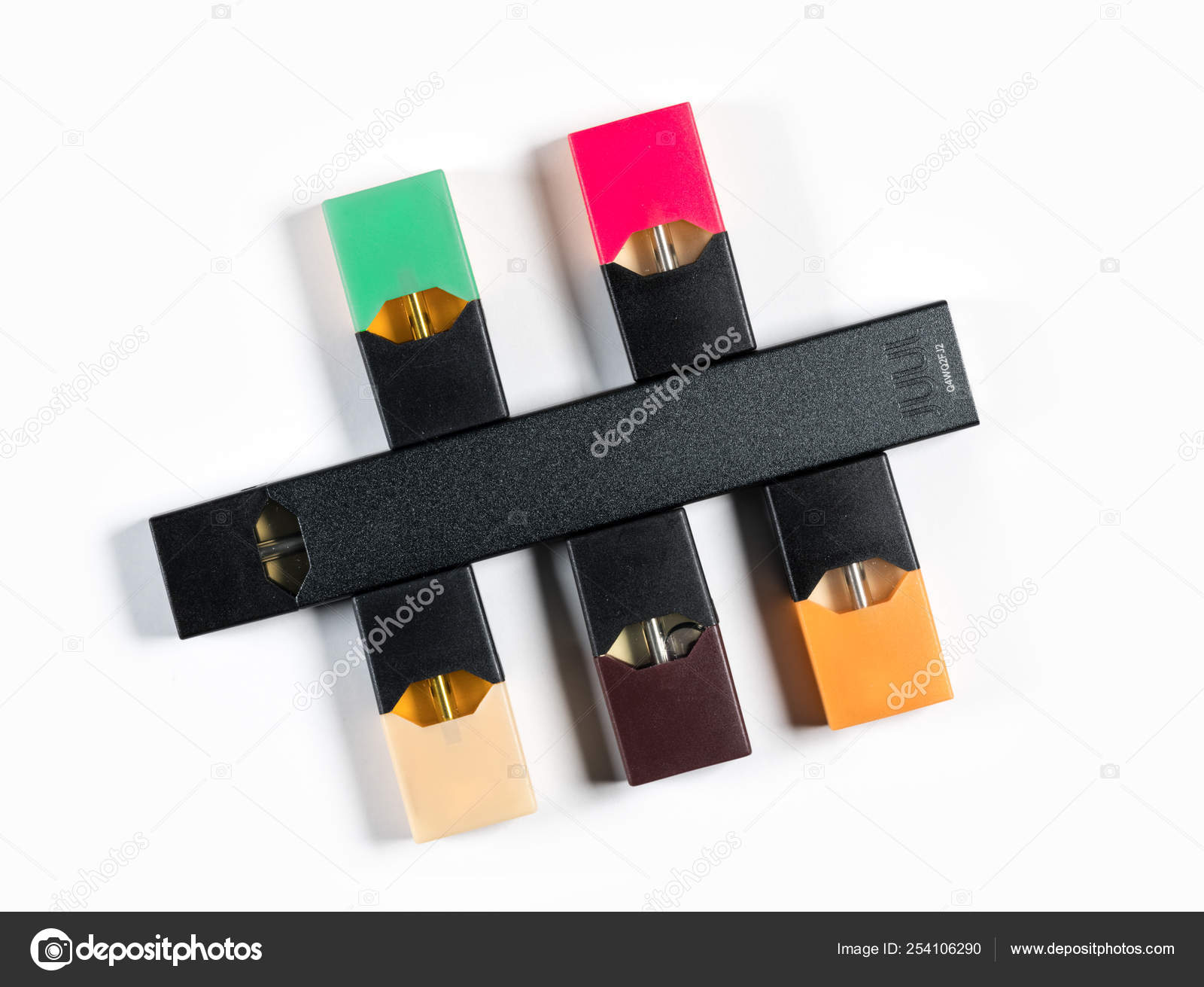 JUULpods and dispenser containing different flavors of nicotine — Stock ...