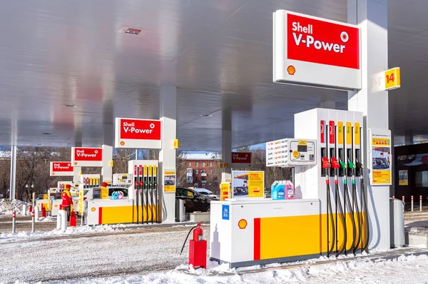 Shell gas station in winter day – Stock Editorial Photo © blinow61 ...