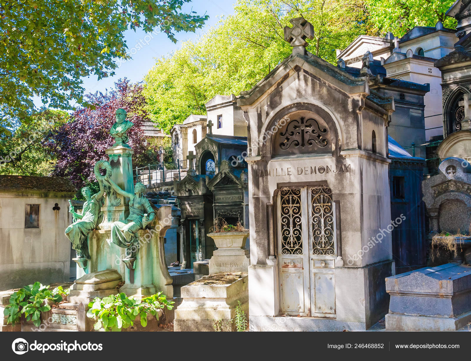 Graves Crypts Pere Lachaise Cemetery Cemetery Final Resting Place Many – Stock Editorial Photo ...