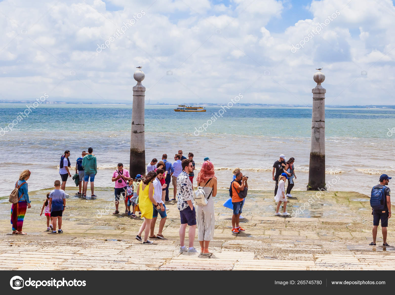 The pier Colunas (Cais das Colunas) is located in Commerce Squar ...