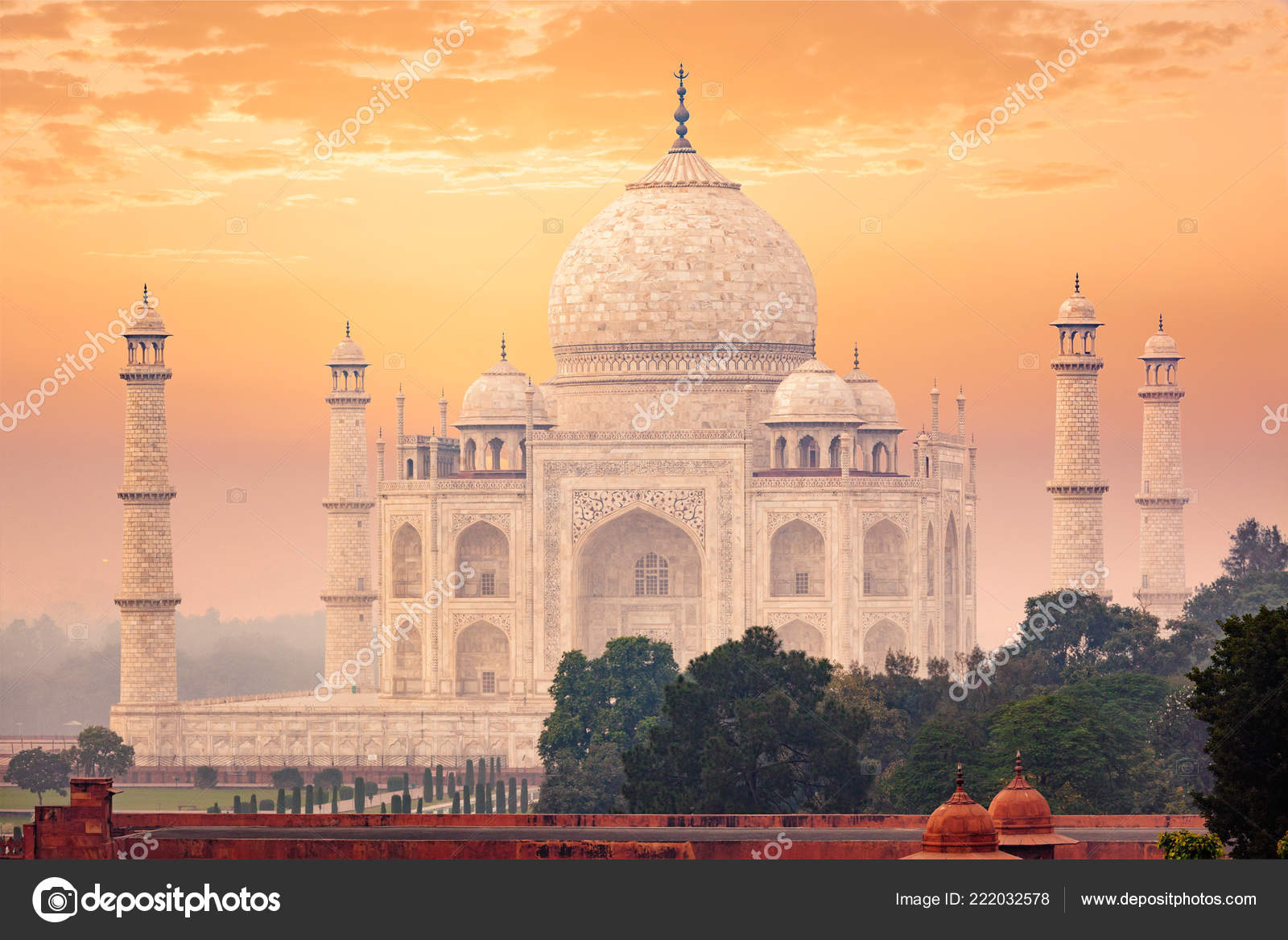Taj Mahal on sunrise sunset, Agra, India Stock Photo by ...