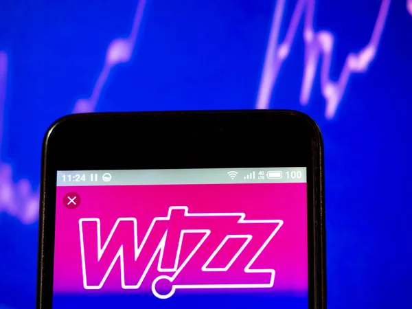 Wizz air logo fotos de stock, imágenes de Wizz air logo sin royalties | Depositphotos
