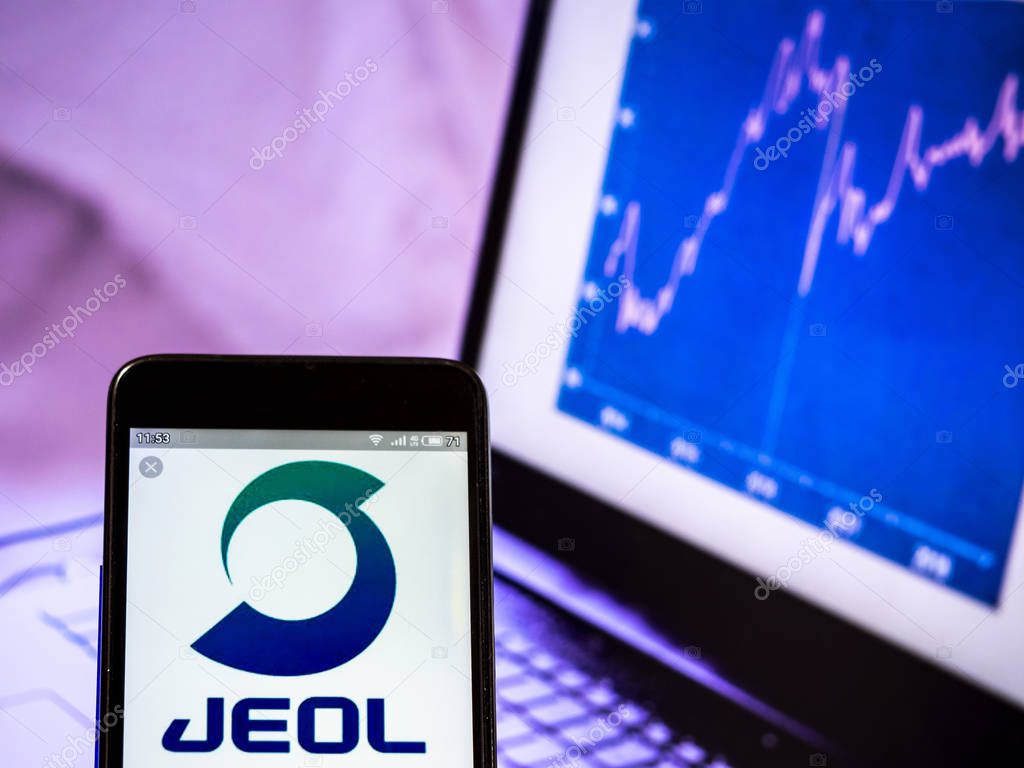 En esta ilustración de la foto un logotipo de JEOL Ltd. visto exhibido ...