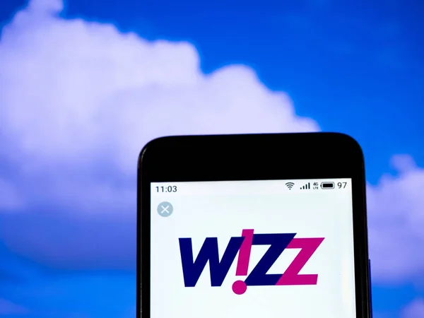 Wizz air logo fotos de stock, imágenes de Wizz air logo sin royalties ...