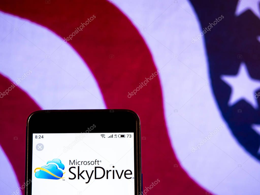 En esta ilustración de la foto el logotipo de SkyDrive ahora OneDrive se ve 2022