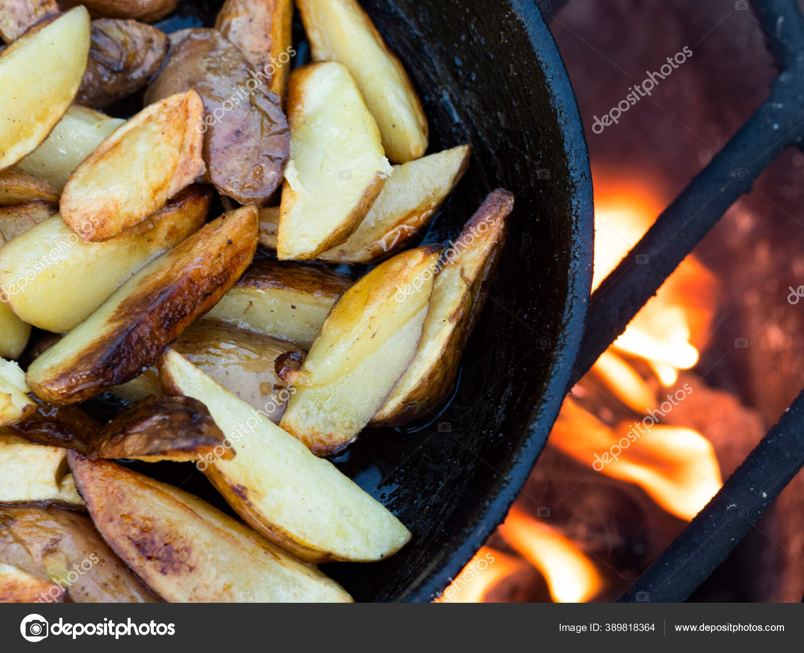 Cooking Fried Potatoes Pan Wire Rack Fire — Stock Photo © igorgolovniov ...