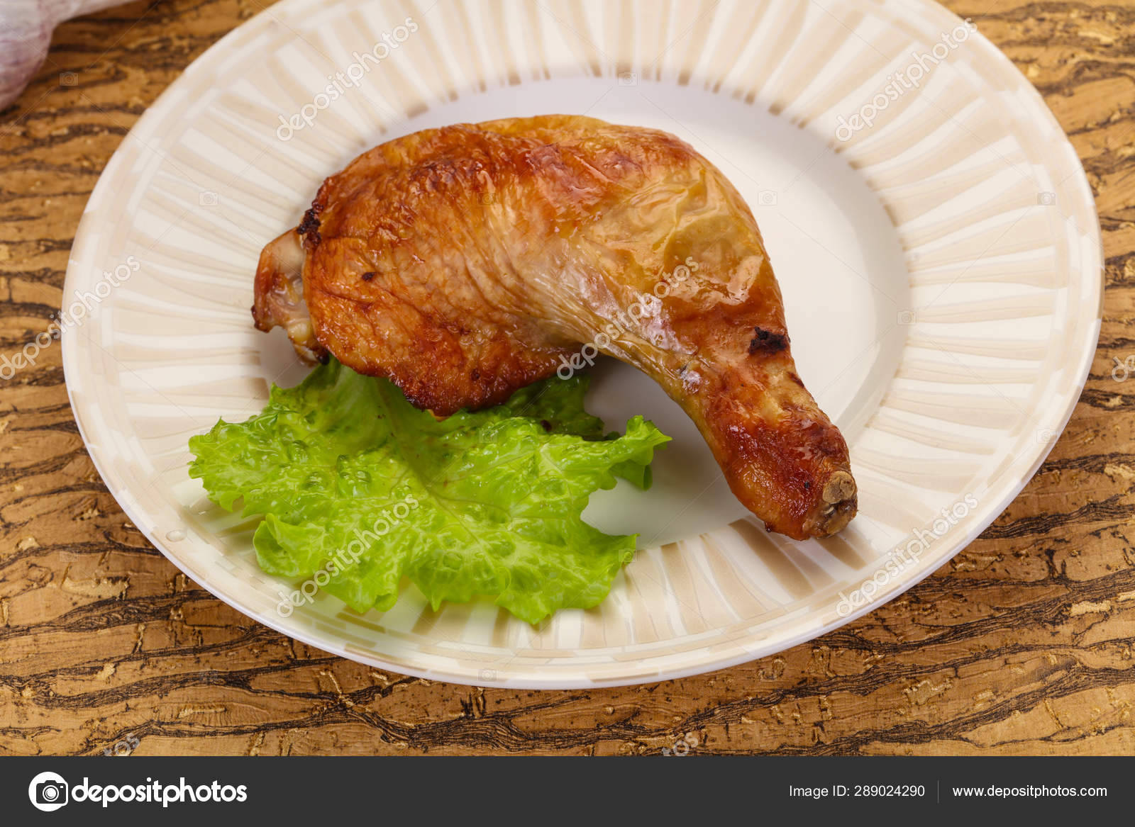 Perna de frango assada — Foto © AndreySt #289024290