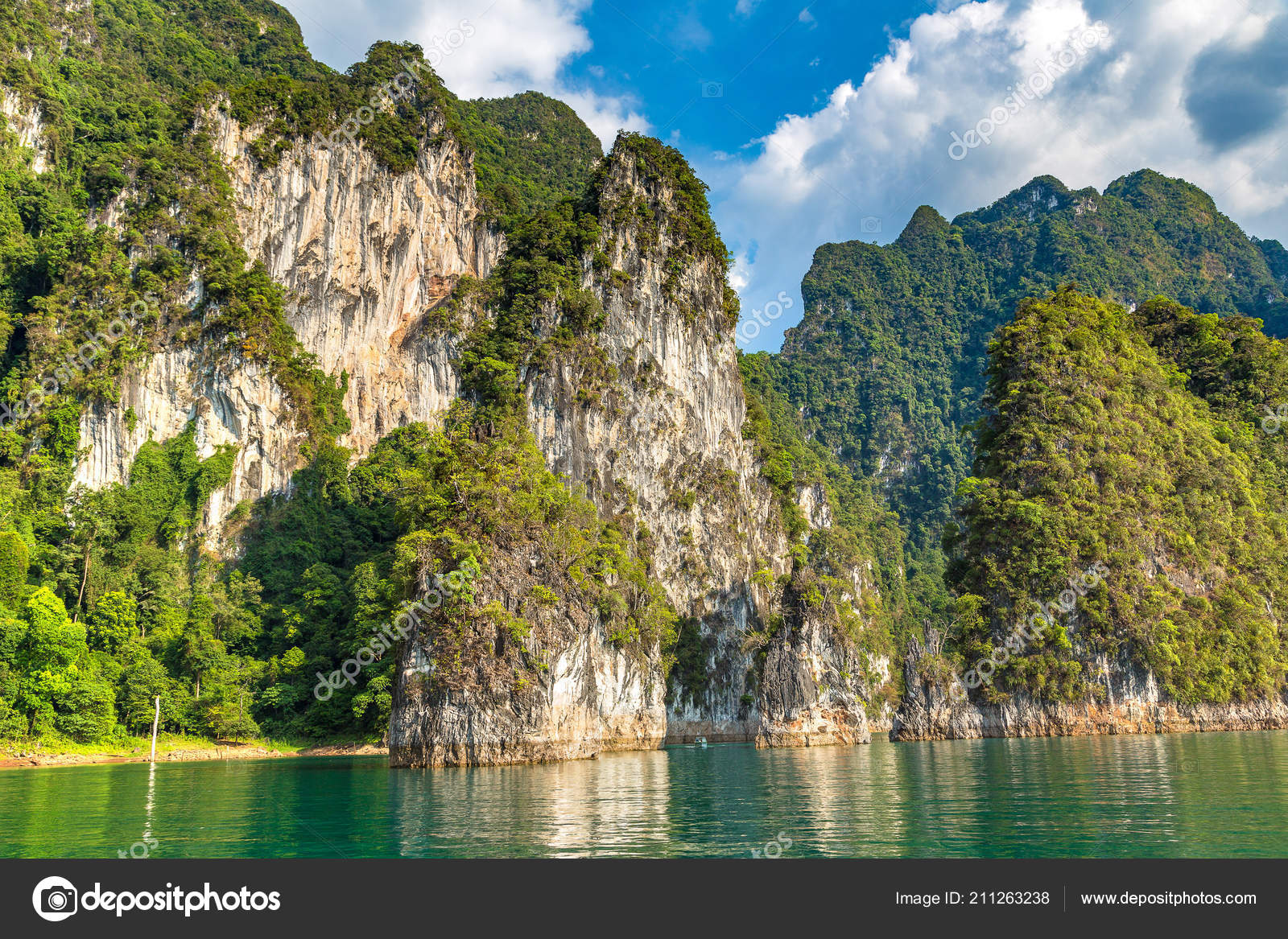 Beautiful Nature Cheow Lan Lake Ratchaprapha Dam Khao Sok National ...