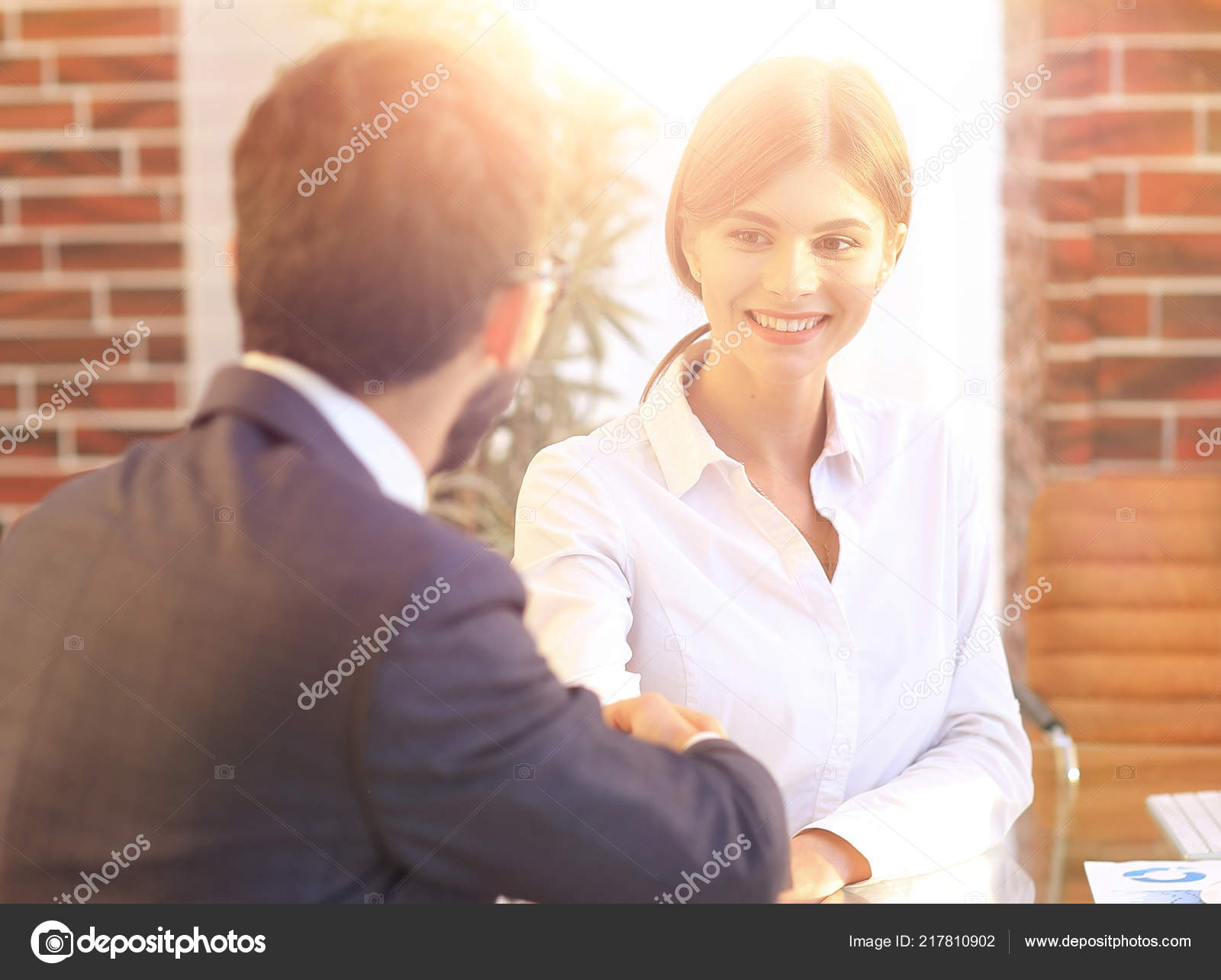 Handshake Manager and the client in the office. — Stock Photo ...