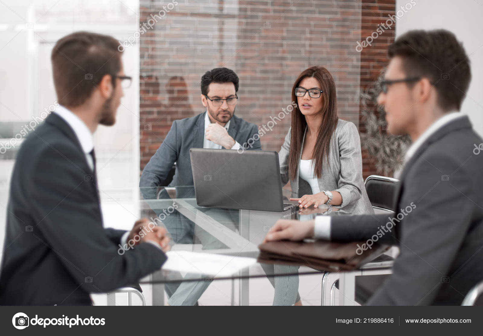 Bank employees work with customers at the Desk. — Stock Photo ...