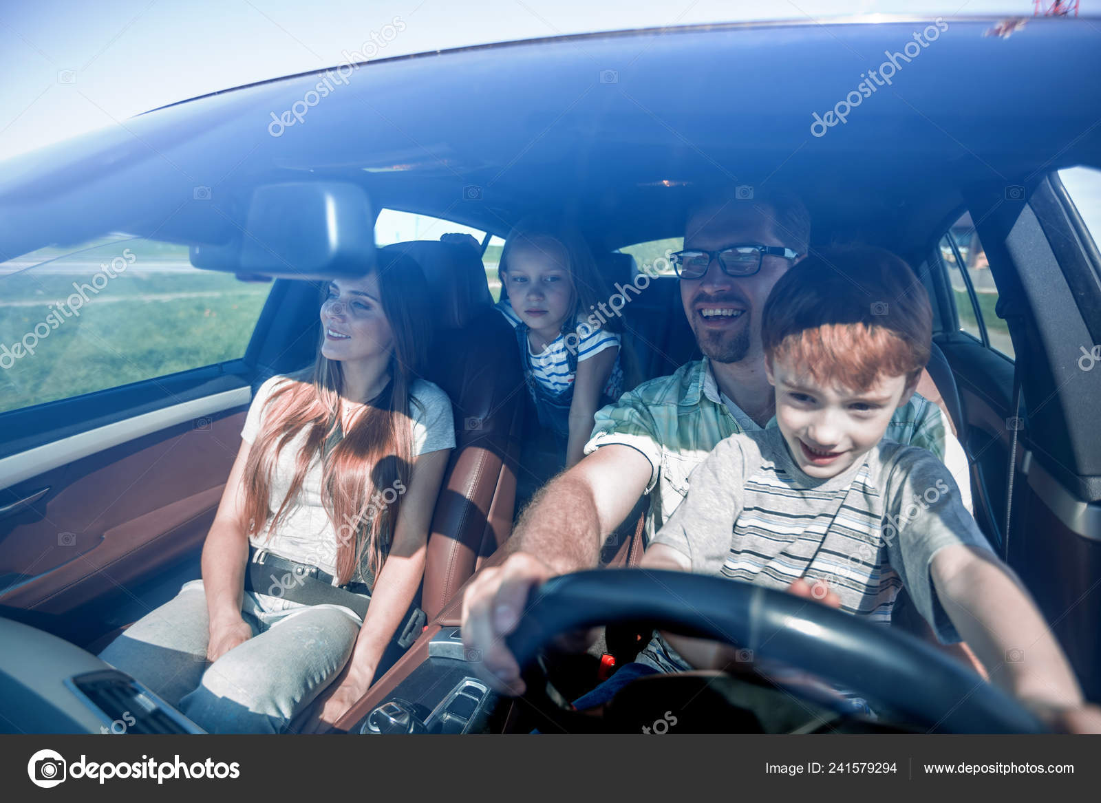 Young father with his little son driving car together — Stock Photo ...