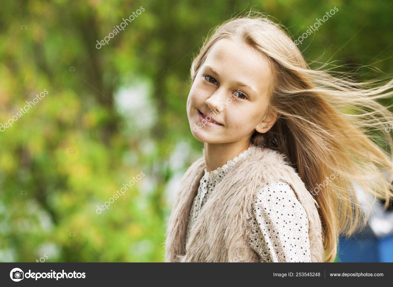 Portrait of a beautiful young blonde little girl — Stock Photo © arkusha #253545248