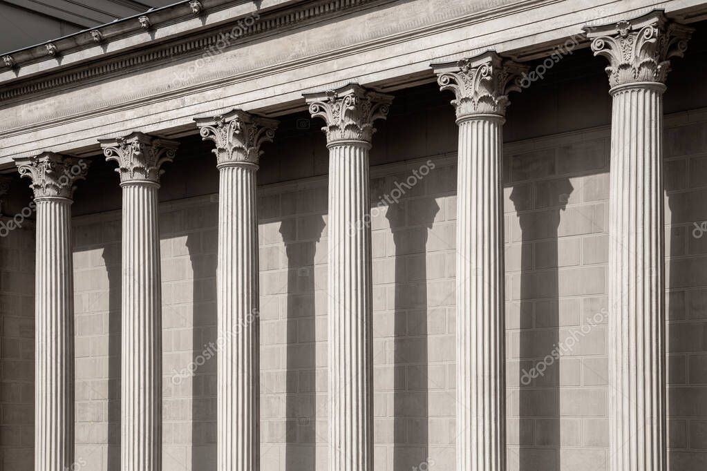 Vintage Old Justice Courthouse Column. Columnata neoclásica con ...