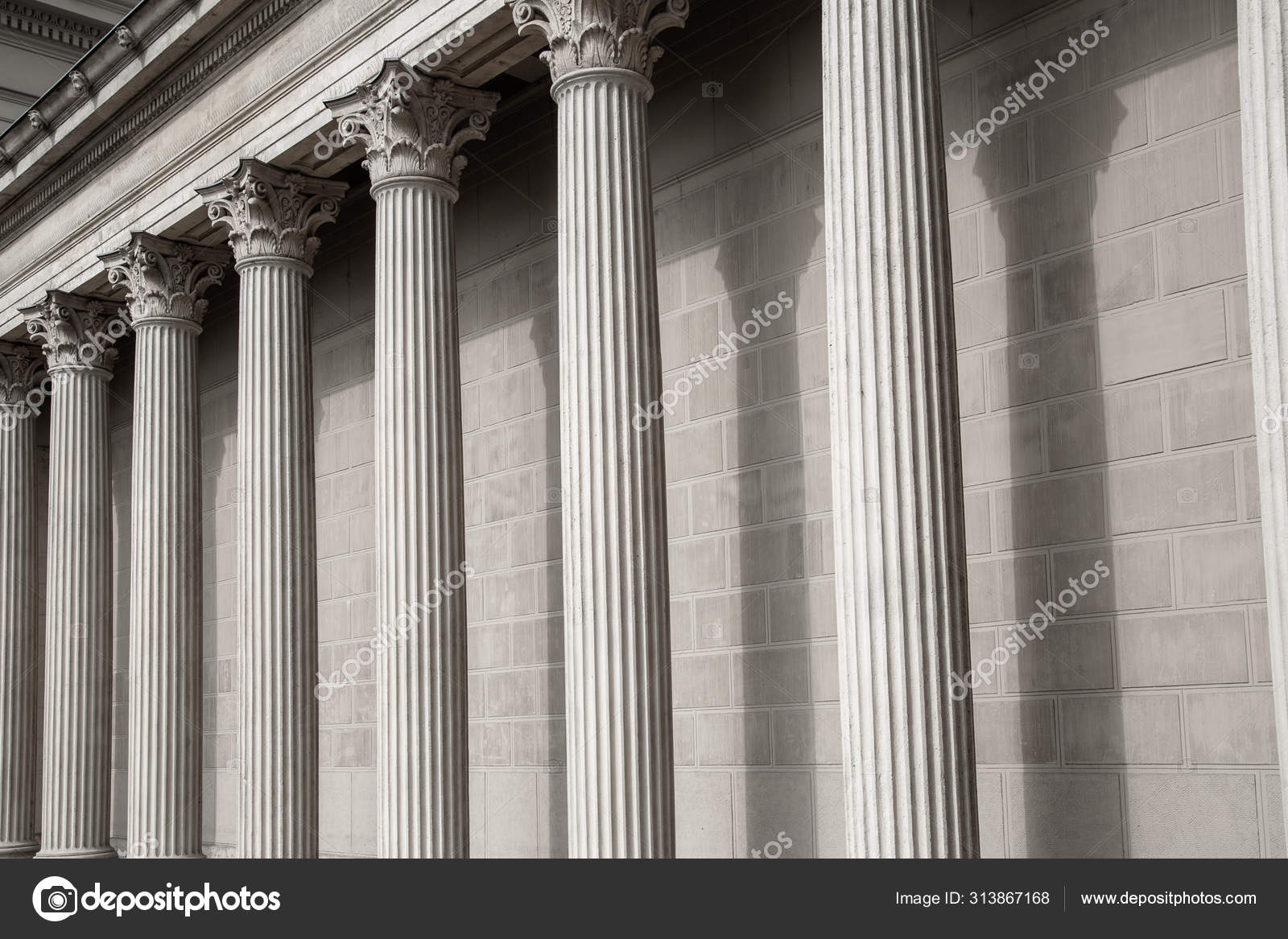 Vintage Old Justice Courthouse Column. Columnata neoclásica con ...