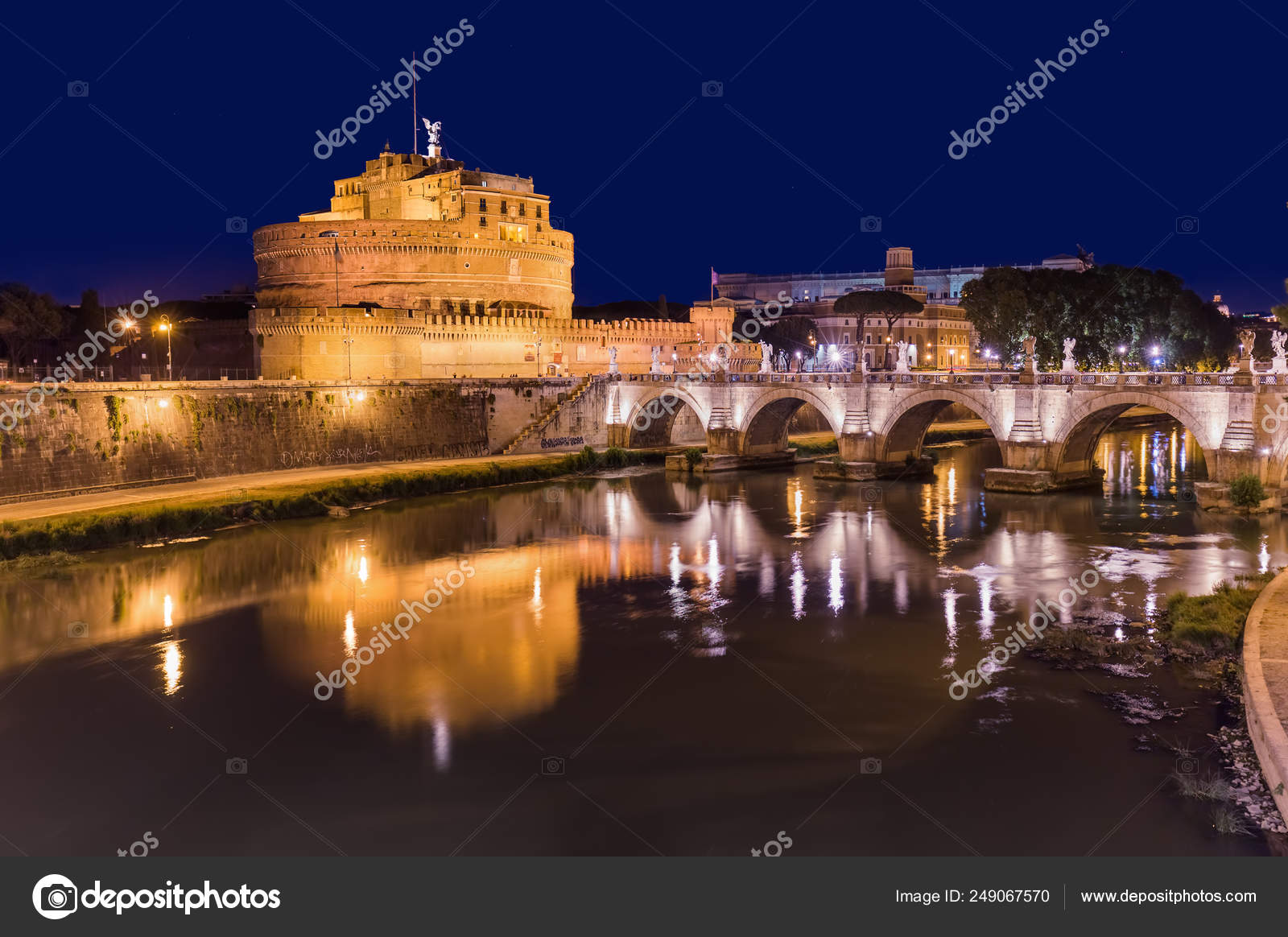 Castillo de Sant Angelo en Roma Italia — Foto de stock #249067570 © Violin