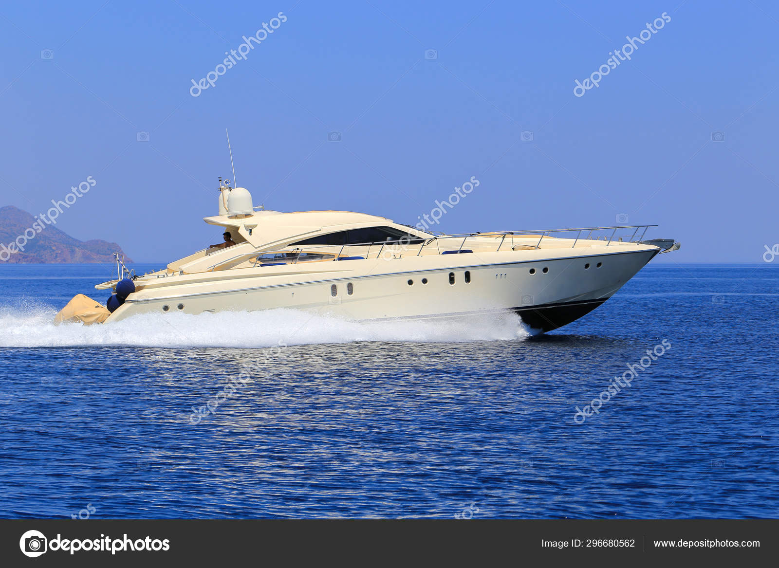 Luxury Motor Yacht Fast Motor Boat Stock Photo by ©Viktor4ik 296680562