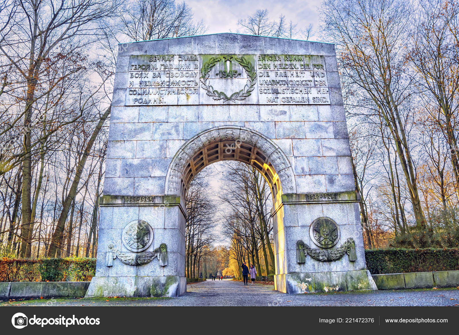 Entrance Gate Soviet War Memorial Treptower Park Berlin Arch Decorated ...