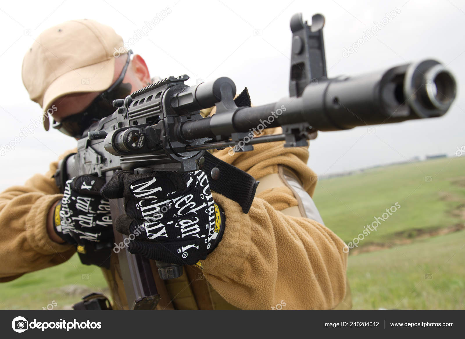 Young White Soldier Bulletproof Helmet Shooting Automatic Rifle Outdoor ...