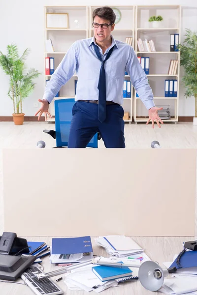 Broken office cubicles fotos de stock, imágenes de Broken office ...