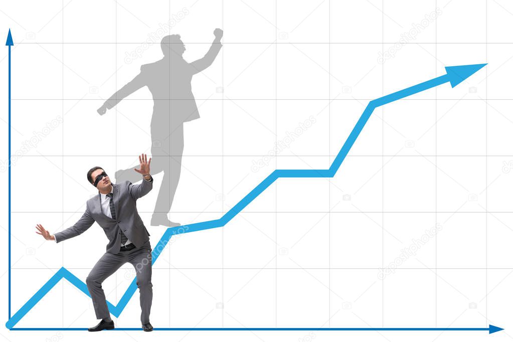 Empresario y su sombra en el concepto de negocio 2025