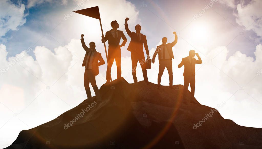 Empresarios en concepto de logro y trabajo en equipo 2022