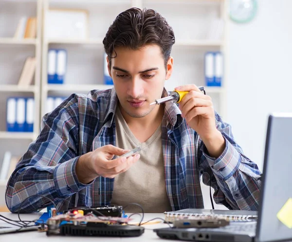 Computer repair students Stock Photos, Royalty Free Computer repair ...