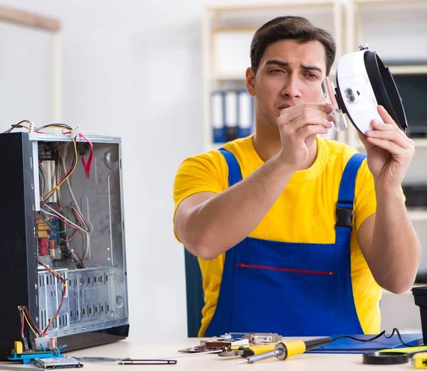 Guy fixing a computer at home Stock Photos, Royalty Free Guy fixing a ...