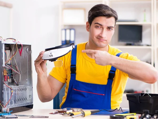 Worker fixing computer Stock Photos, Royalty Free Worker fixing ...