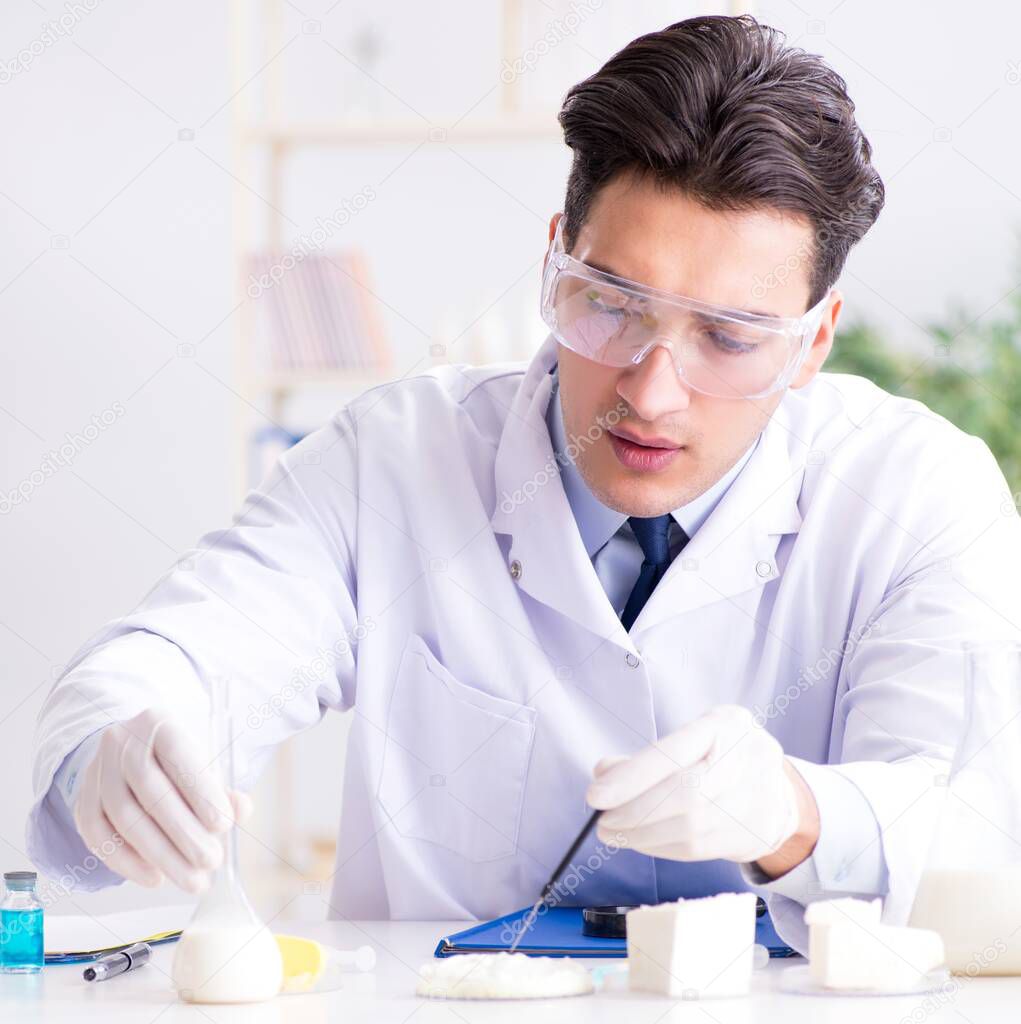 Científico alimentario probando cosas nuevas en el laboratorio 2022