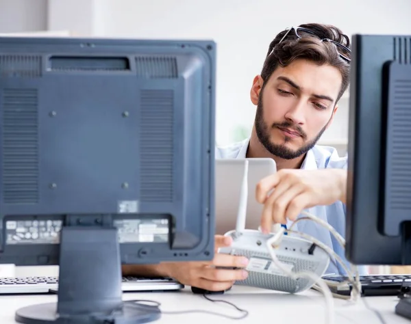 It worker Stock Photos, Royalty Free It worker Images | Depositphotos