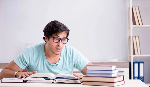 Indian student studying Stock Photos, Royalty Free Indian student ...