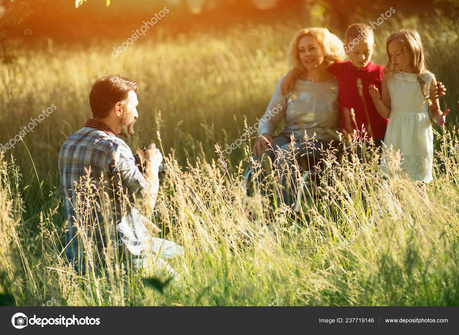 Father Camera Explains Children His Wife Armchair How Should Stand ...