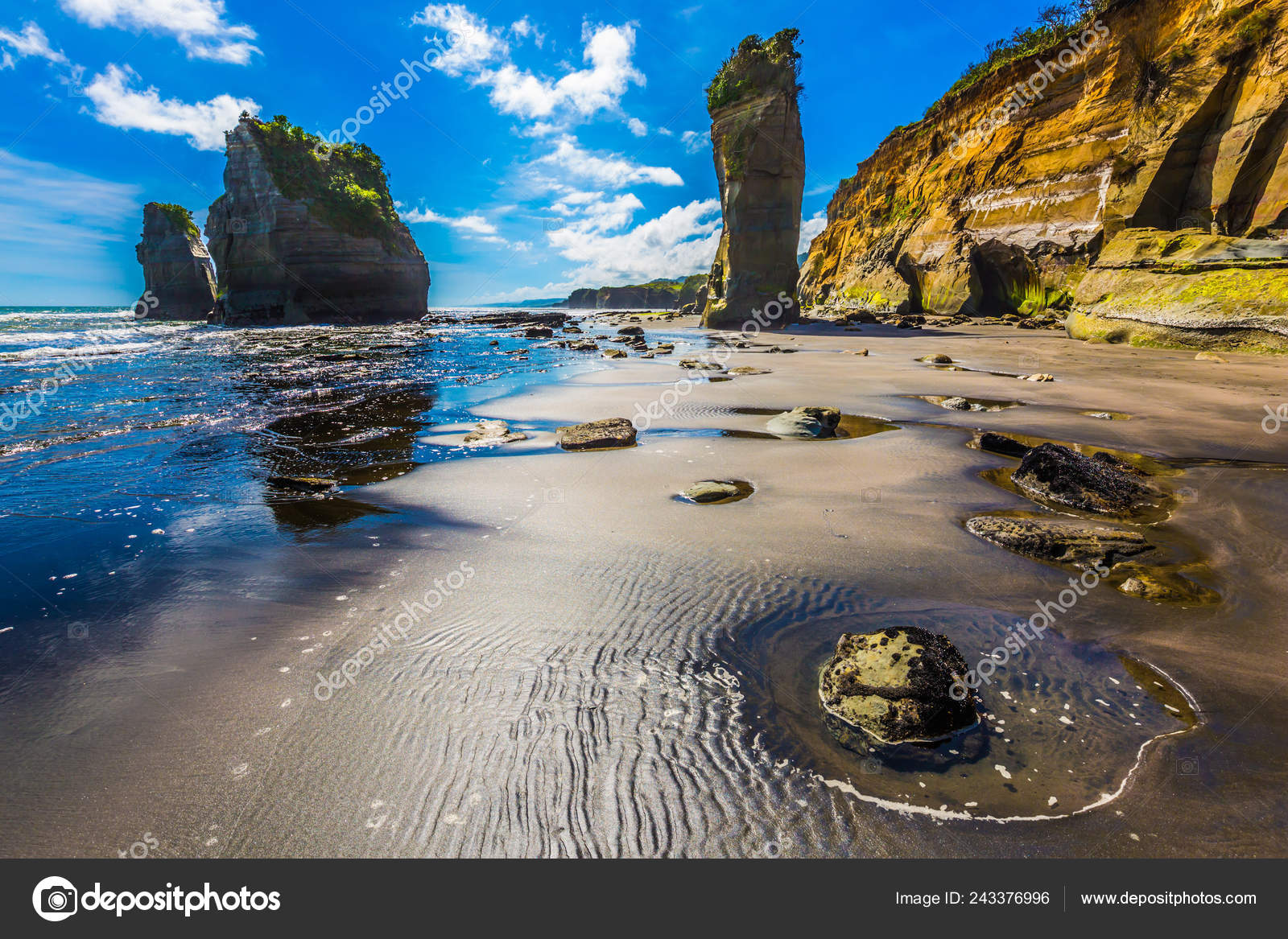 Picturesque Rocks Three Sisters Pacific Coast Concept Active ...