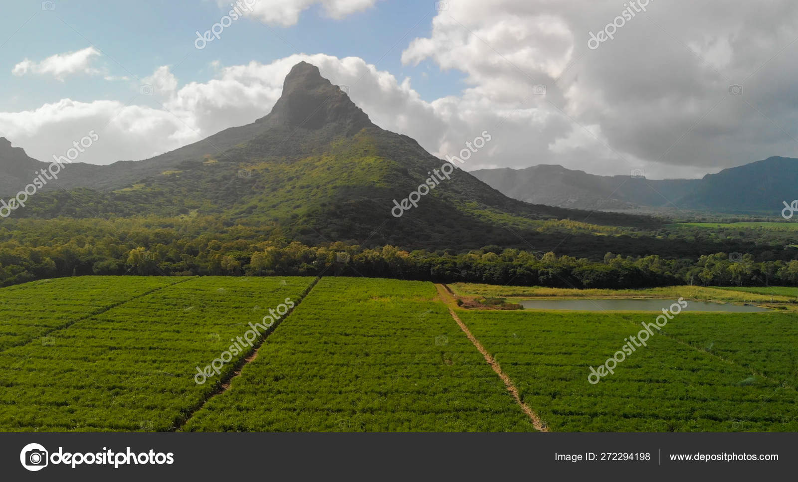 Mt Rempart in Mauritius - Aerial view with surrounding countrysi Stock ...