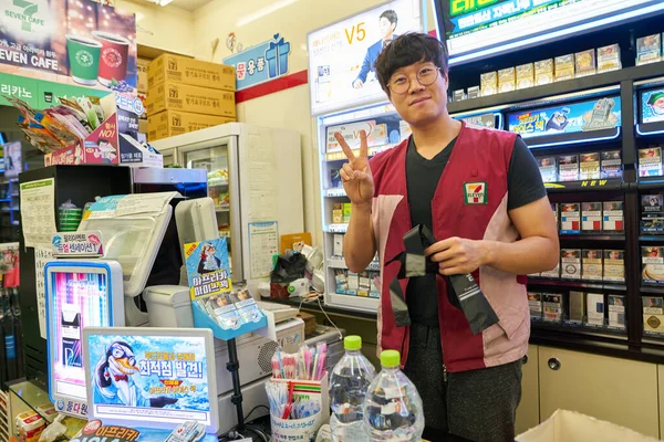 7 eleven counter Pictures, 7 eleven counter Stock Photos & Images ...