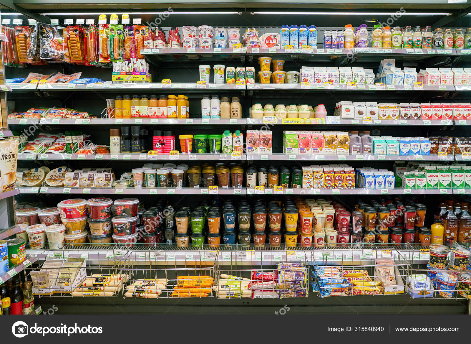 CU convenience store – Stock Editorial Photo © teamtime #315840940