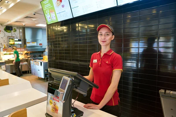 Mcdonalds worker Stock Photos, Royalty Free Mcdonalds worker Images ...