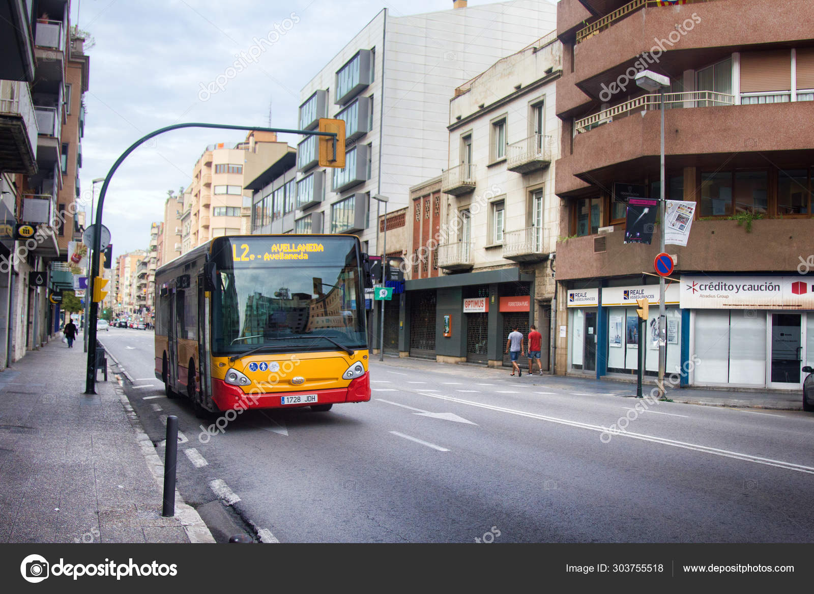 Regular city bus on the street, municipal transport — Stock Editorial ...