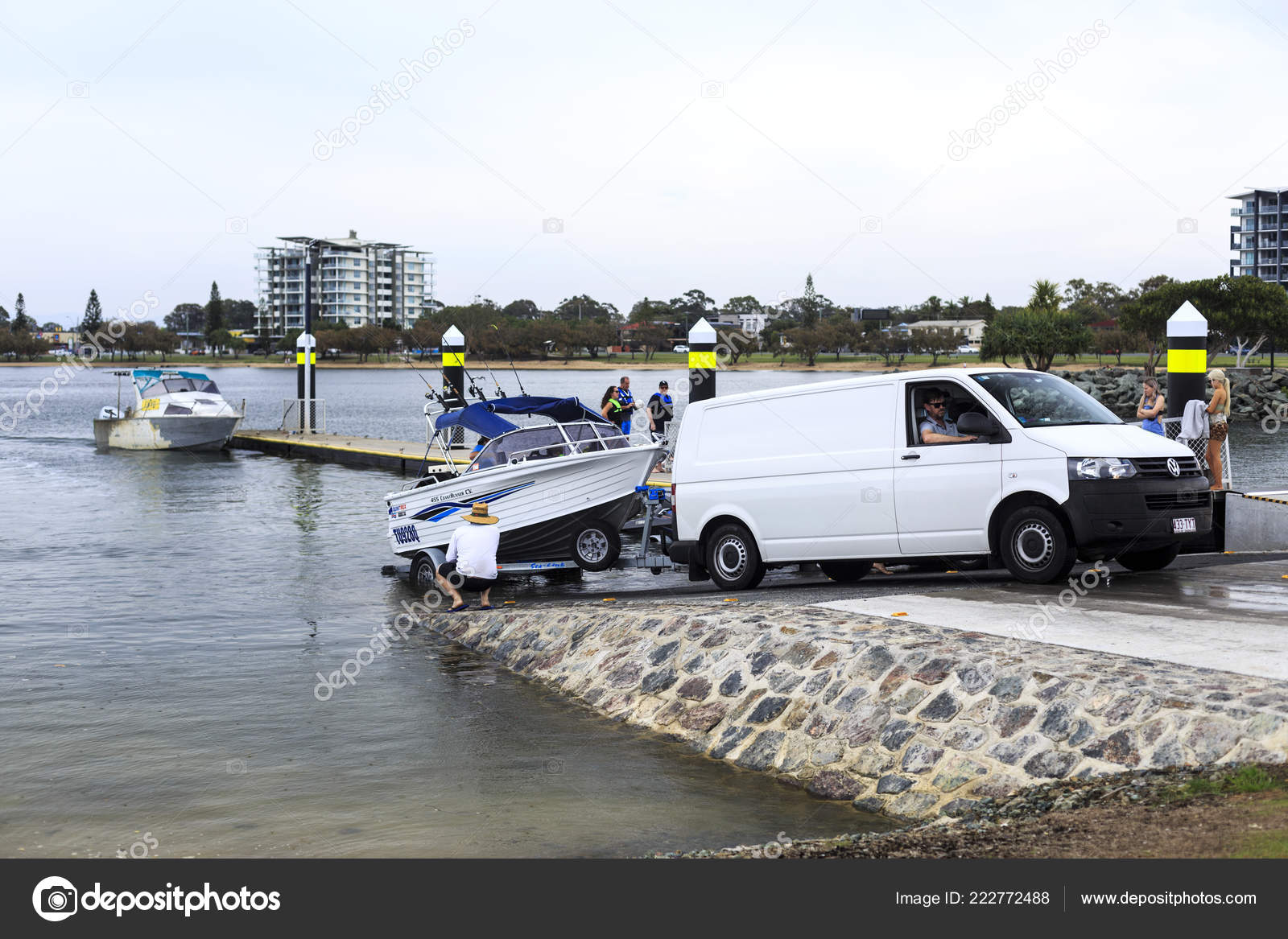 Prepare Launch Recreational Fishing Boat Boat Ramp Redcliffe Peninsula ...
