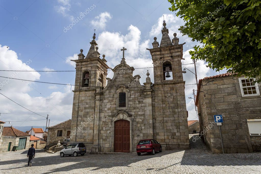 Fachada de la iglesia neoclásica y barroca de Santa María (Igreja de ...