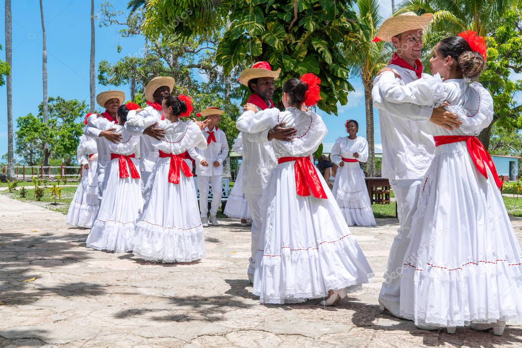 Bailarines bailando son jarocho la bamba danza folcl rica. Cuba ...