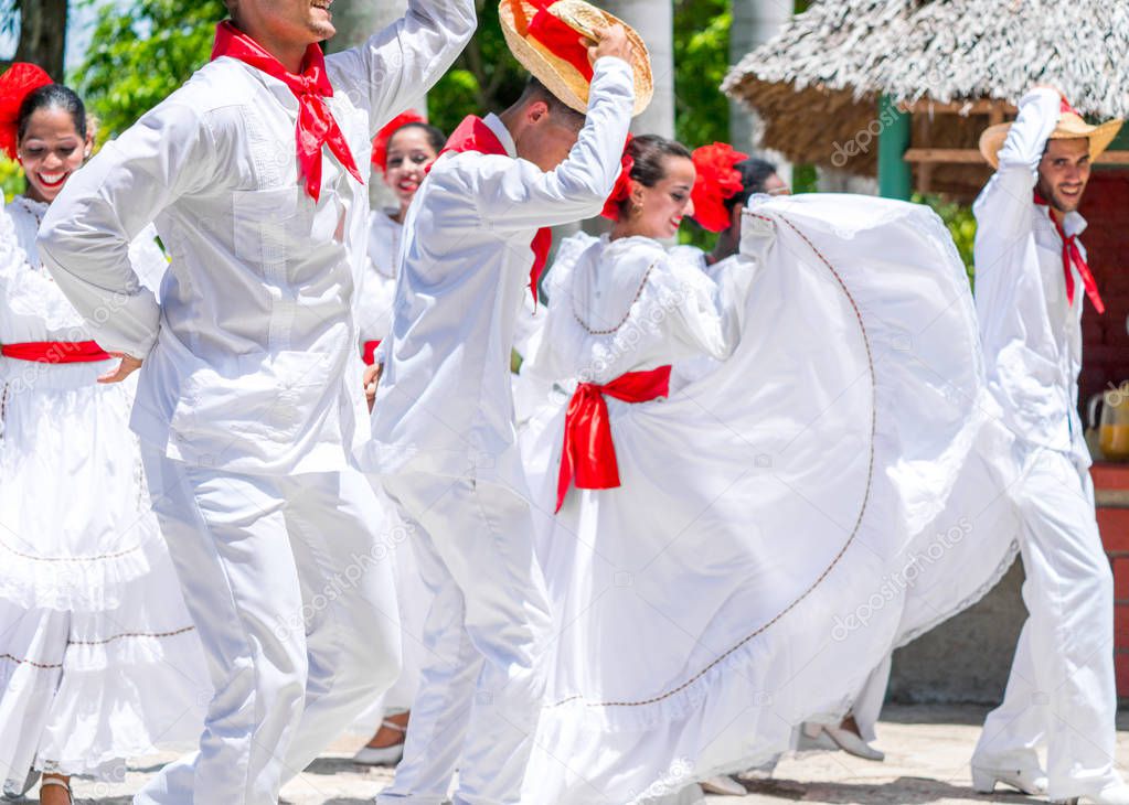 Bailarines bailando son jarocho la bamba danza folclórica. Cuba ...