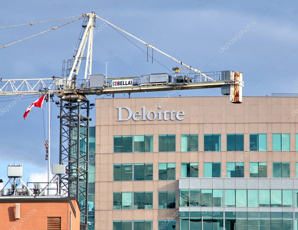 OTTAWA, CANADÁ - 5 DE MAYO DE 2018: Edificio Deloitte y firma en Ottawa ...