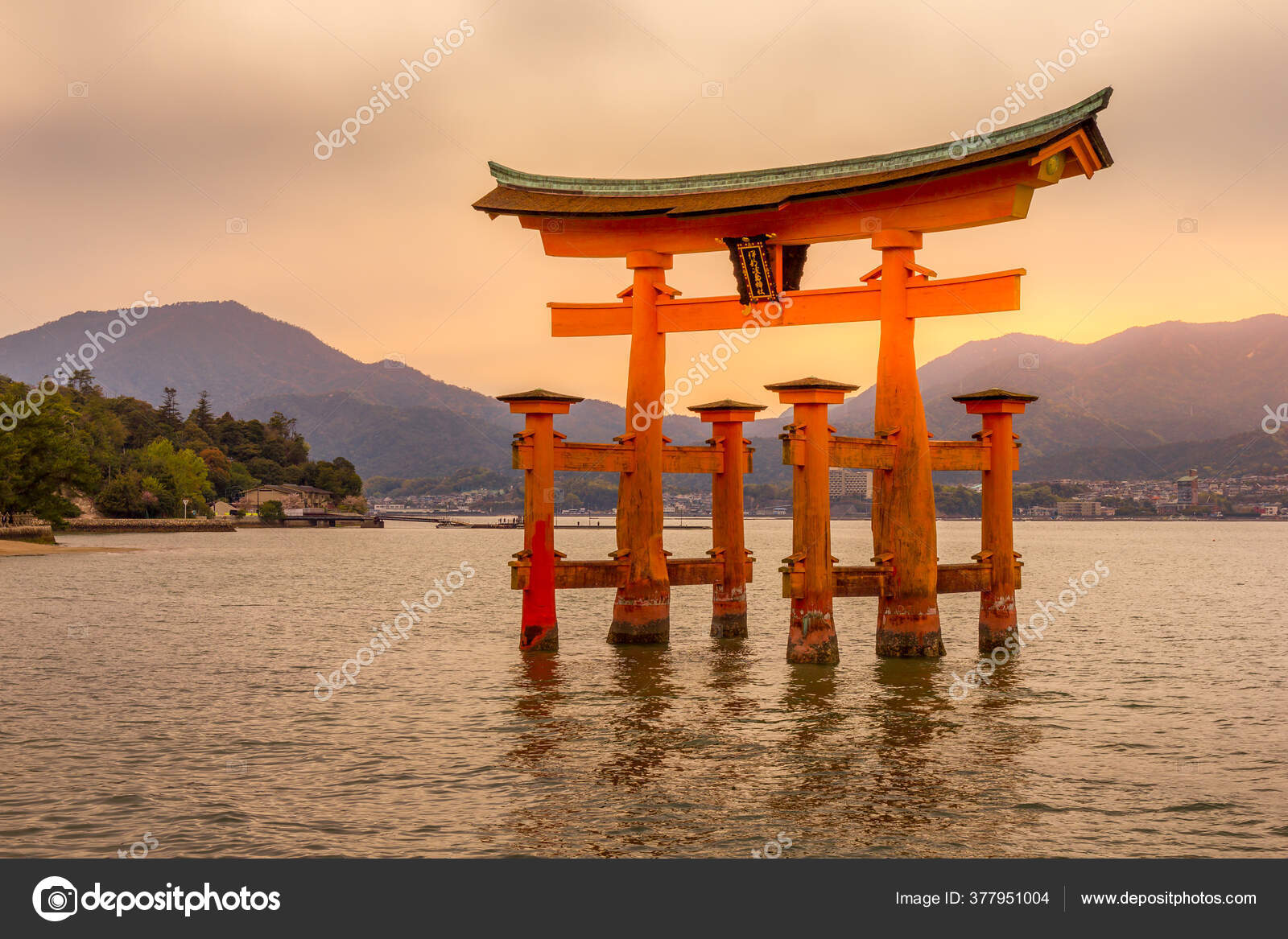 Floating Gate Itsukushima Shrine Miyajima Island Hiroshima Japan Gate ...