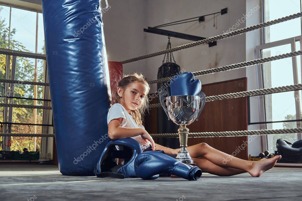 Niña es escalofriante después de la competencia en el ring de boxeo 2024