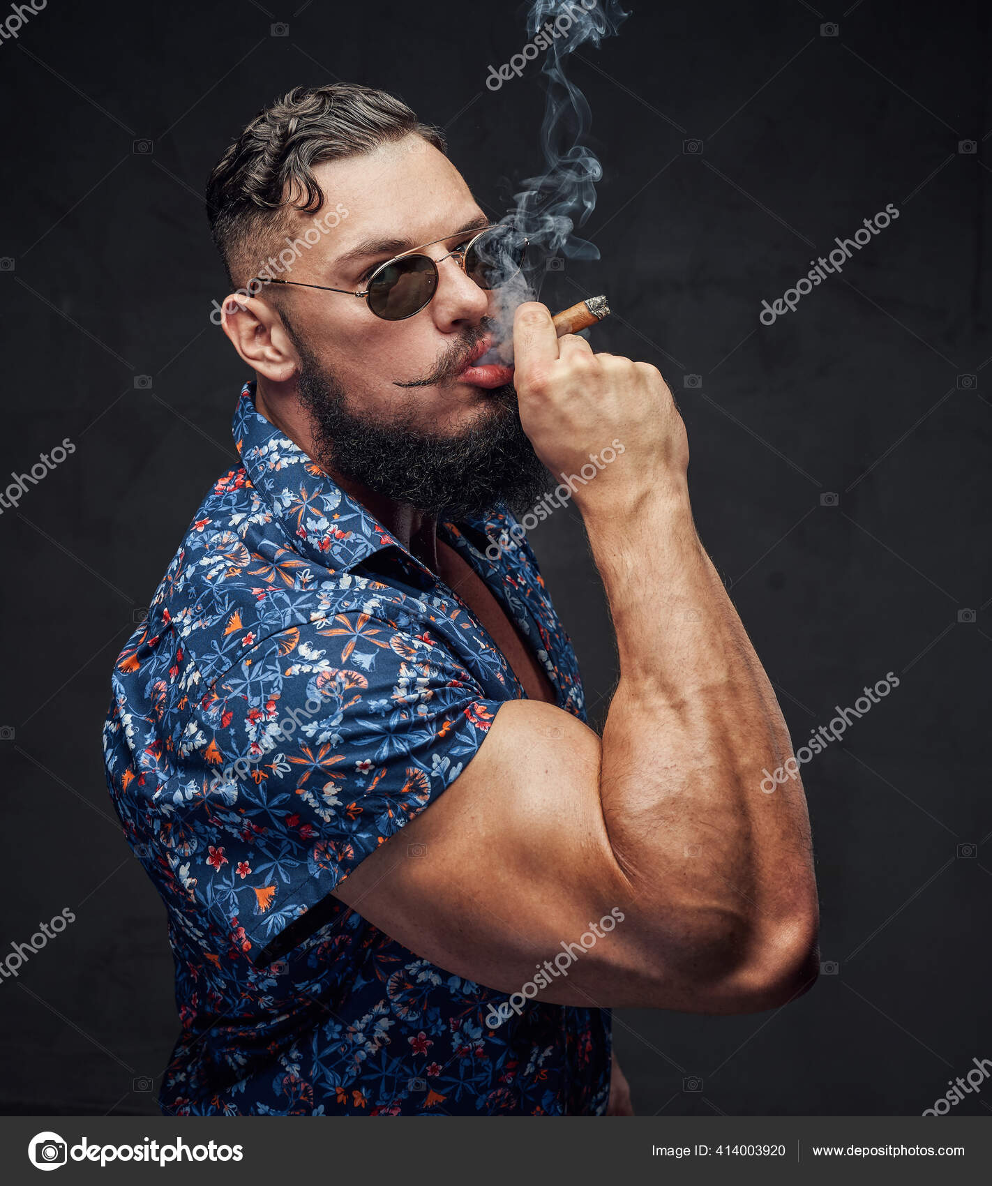 Bodybuilder smoking cigar with sunglasses in gray background Stock ...